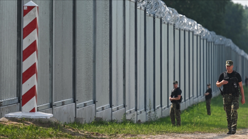 Poland reopens 2 border crossings with Belarus