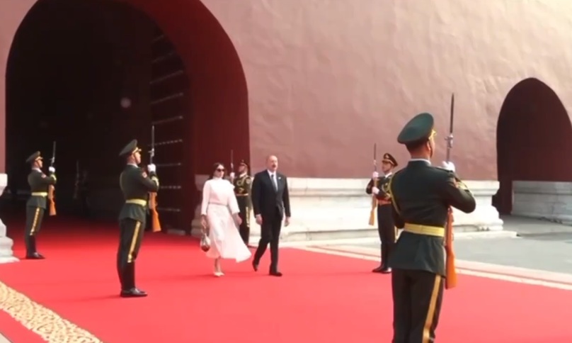 President and First Lady watch Victory parade in Beijing - VIDEO